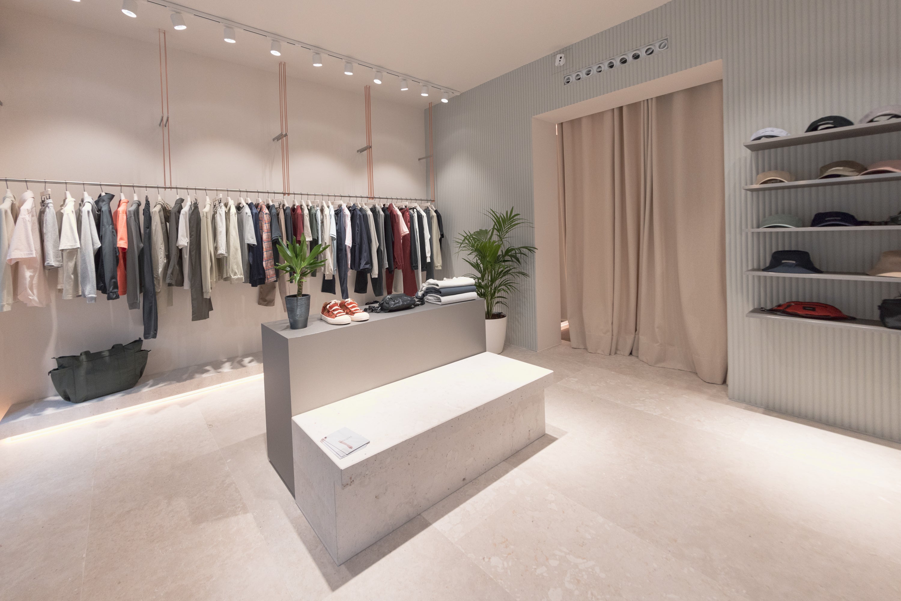 flagship store Madrid – unfeigned